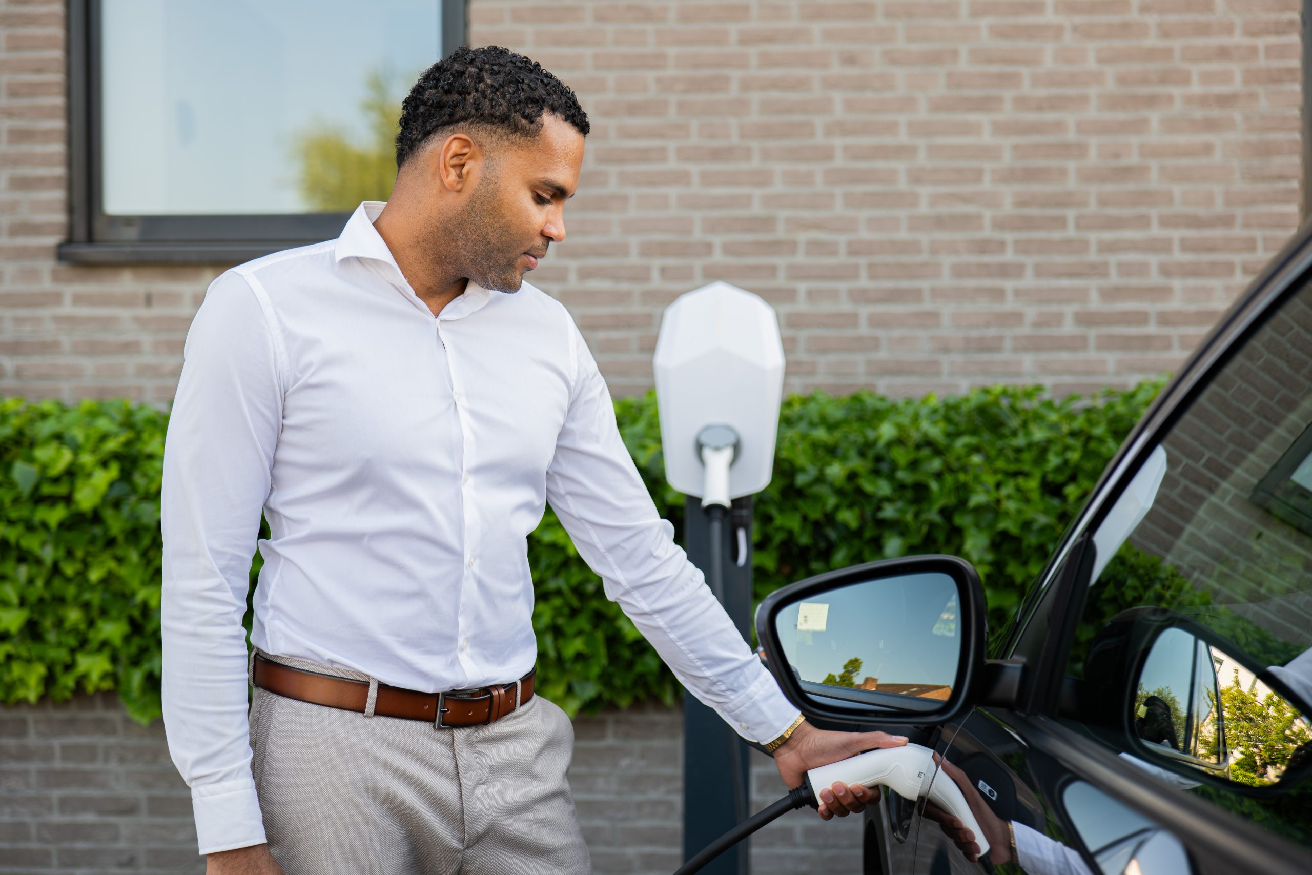 Volt Time launches Source 2 EV charger powered by Versinetic’s smart ...